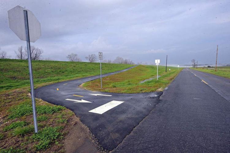 City-parish hopes to close 6.6 mile gap in walking, bike path along the ...