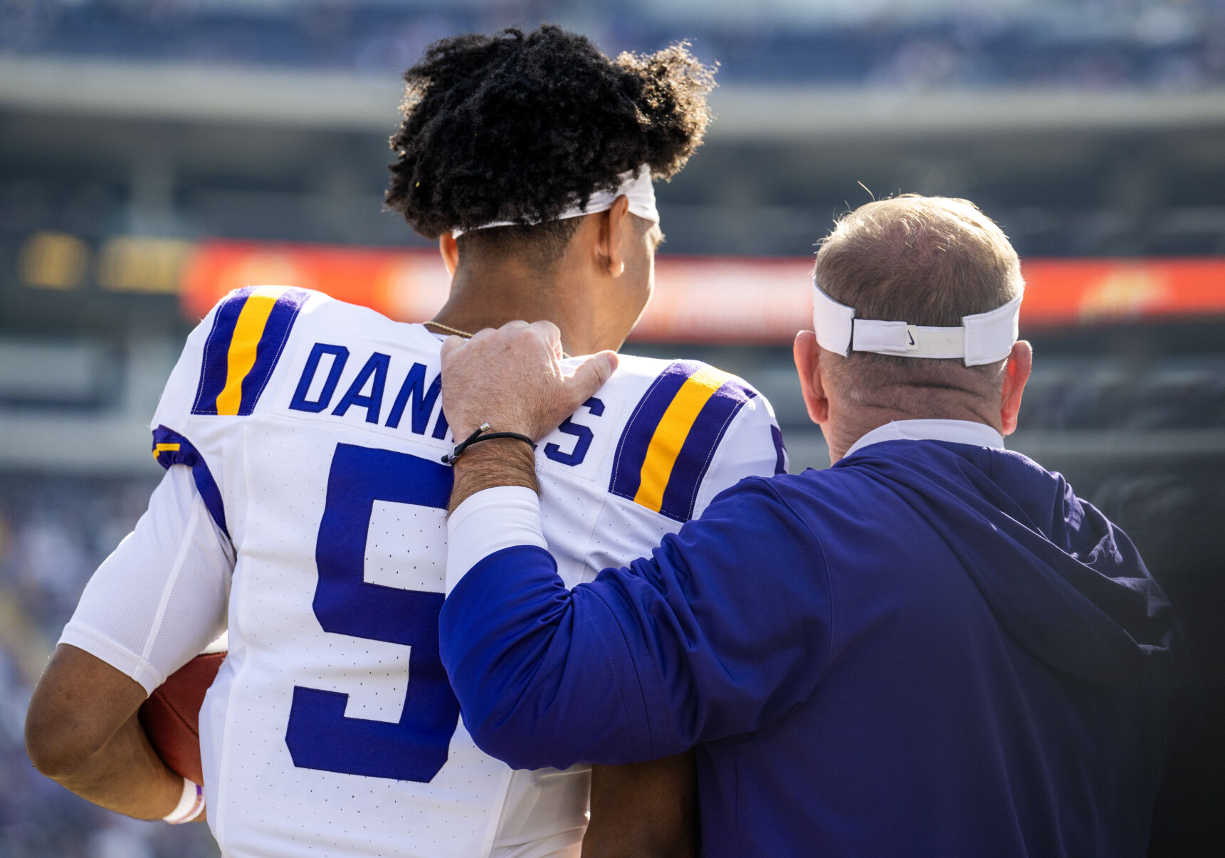 LSU QB Jayden Daniels wins Johnny Unitas Golden Arm Award | LSU ...