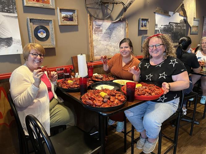 crawfish table build