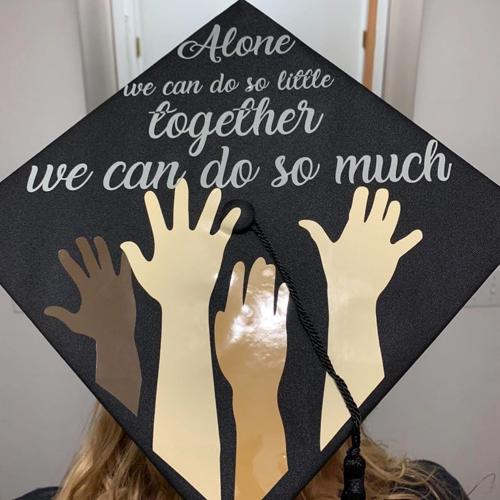 Designers decorate over-the-top graduation cap topers | Entertainment ...