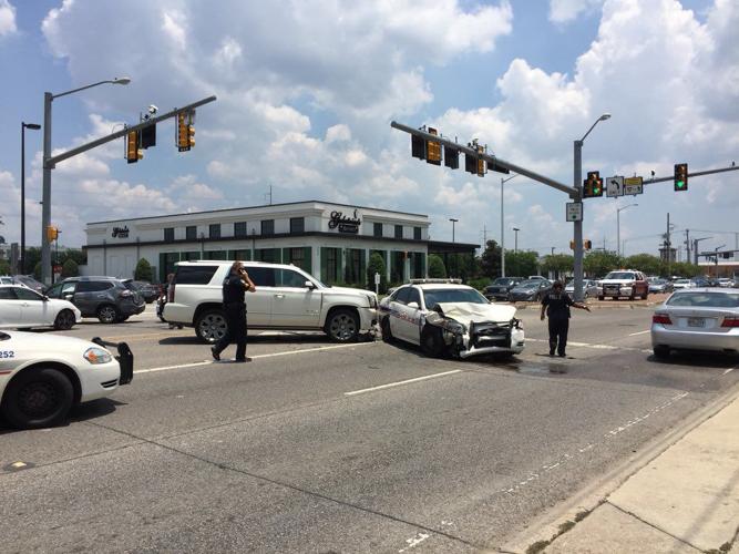 Baton Rouge officer hurt during 3-vehicle wreck while responding to ...