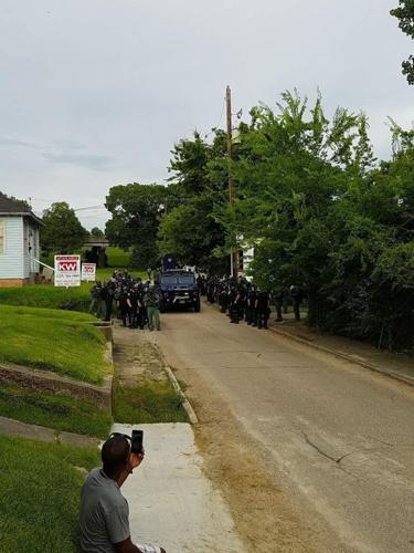 Alton Sterling protest intensifies as big crowd gathers near Baton ...
