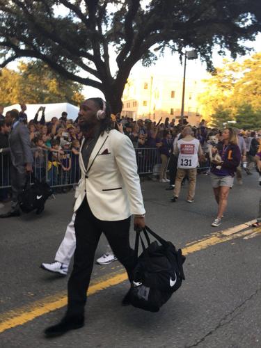 Photos, video: LSU takes out all the stops for final march down Victory ...
