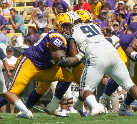 LSU's Damien Lewis kicks off NFL Combine with 40-yard dash; see more ...