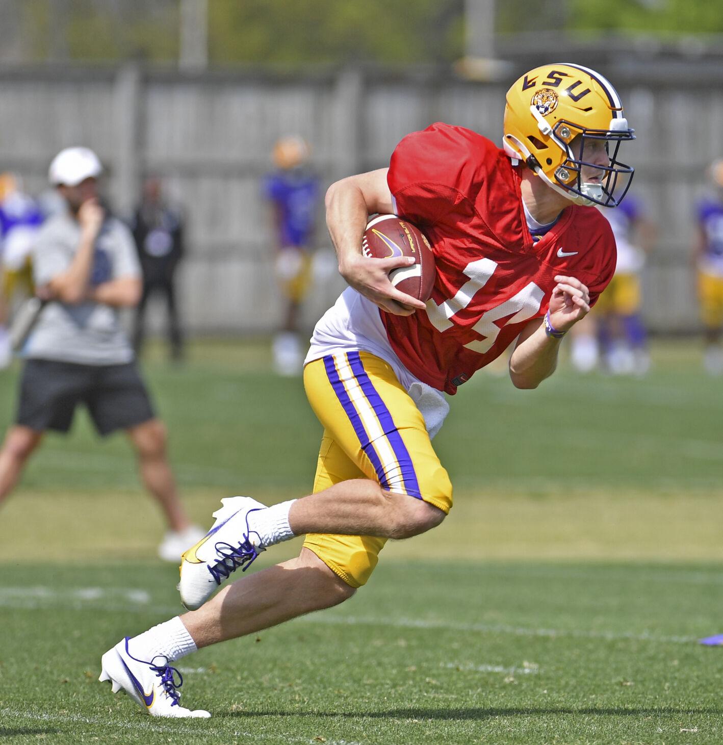 Walker Howard's first spring, QB reps and the latest from LSU football ...