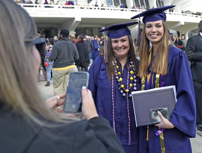 LSU recognizes largest fall graduating class | Mid City | theadvocate.com