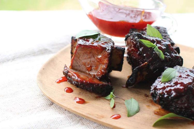 Pigs get off the hook for summer-friendly grilled short ribs ...