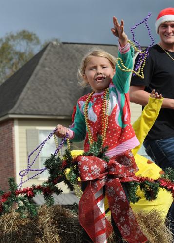 Dark clouds, rain can't stop Walker Christmas parade from rolling ...