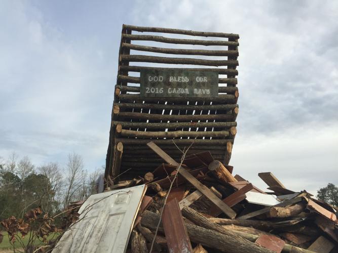 Family pays tribute to Cajun Navy with 27-foot bonfire structure ...