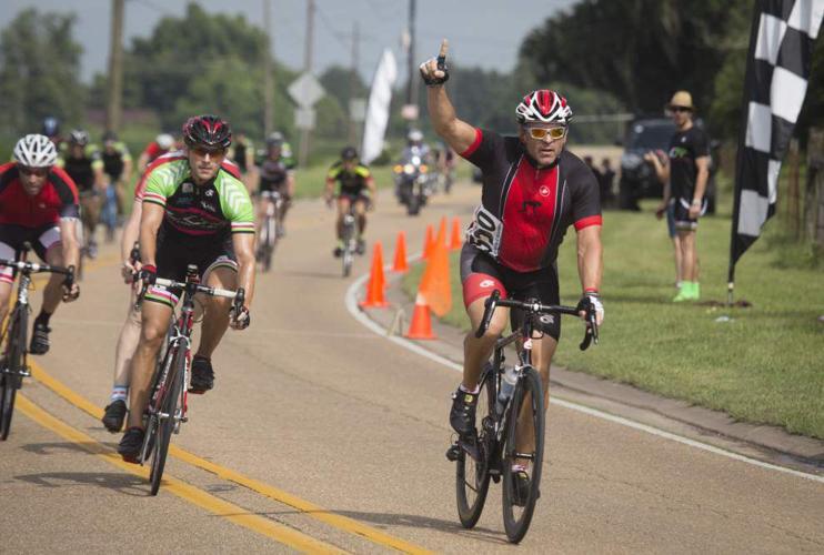 Cyclists tackle conquer Louisiana terrain in ‘La Vuelta d’Acadiana ...