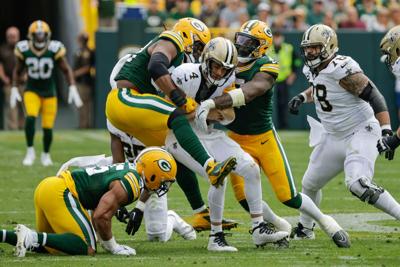 Derek Carr explains aftermath of his shoulder injury | Saints ...