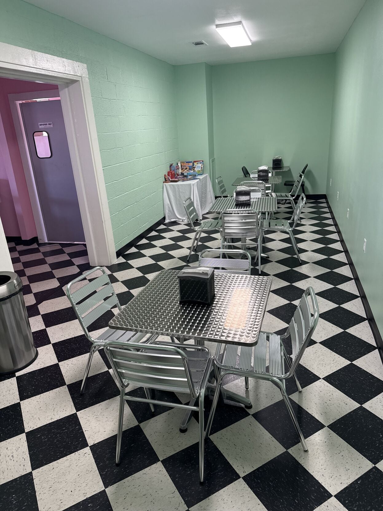 Family-owned 1950s-themed ice cream parlor opens in Central | Food ...