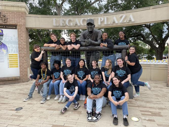 Zachary High choir sings national anthem at Alex Box Stadium to open ...