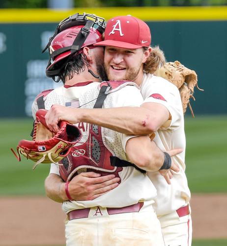 Hunter's complete game lifts Hogs to series win at SC | Sports ...