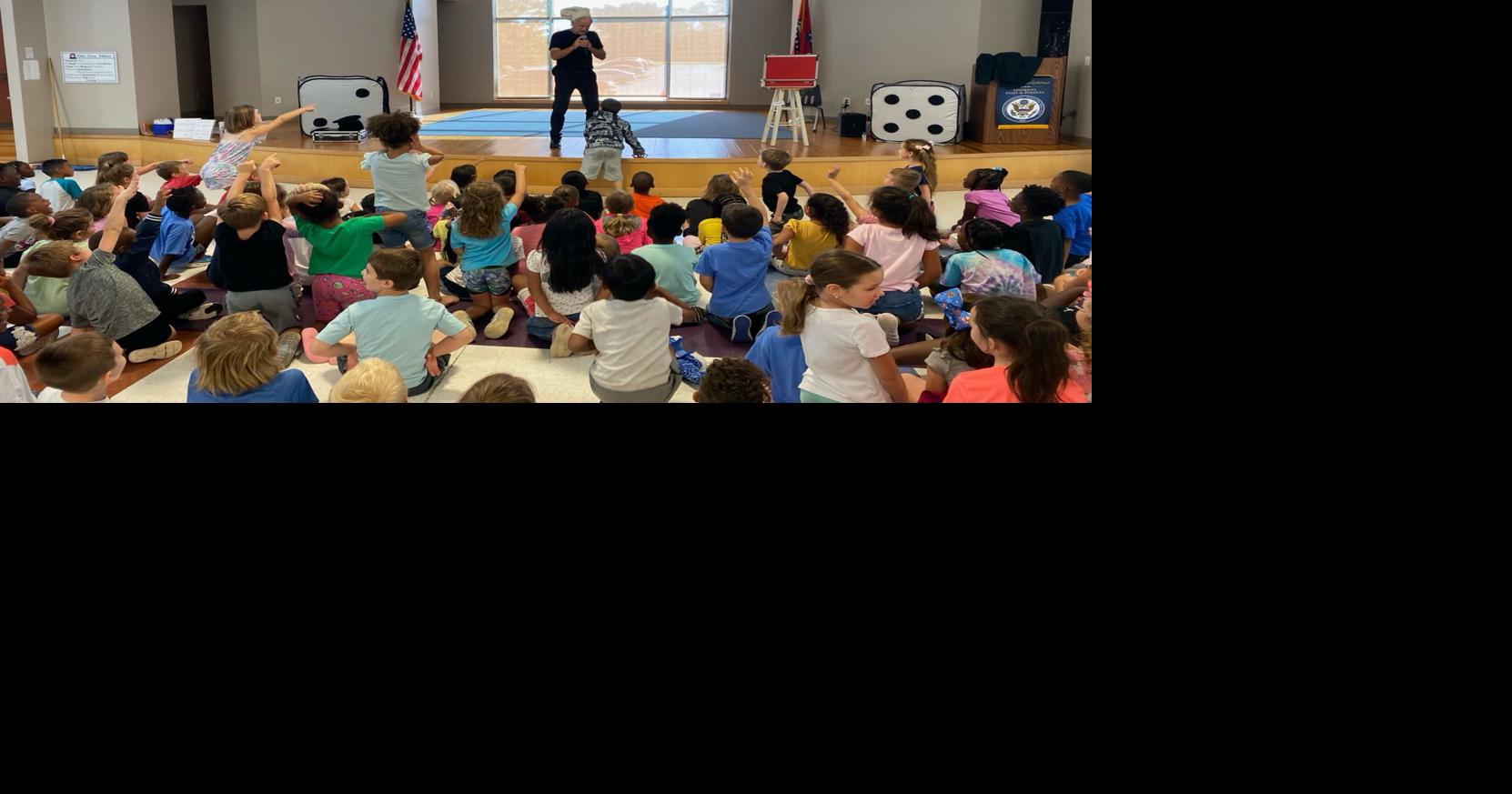Magician Paul Carlon performs show at Carolyn Lewis Elementary School ...