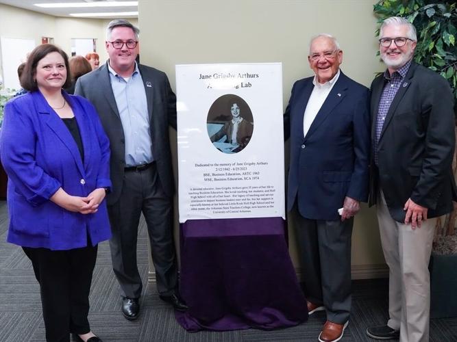 UCA establishes Jane Grigsby Arthurs Accounting Lab | News | thecabin.net