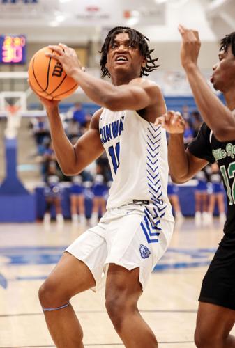 Wampus Cats beat Gryphons for first 6A-Central win | Sports | thecabin.net