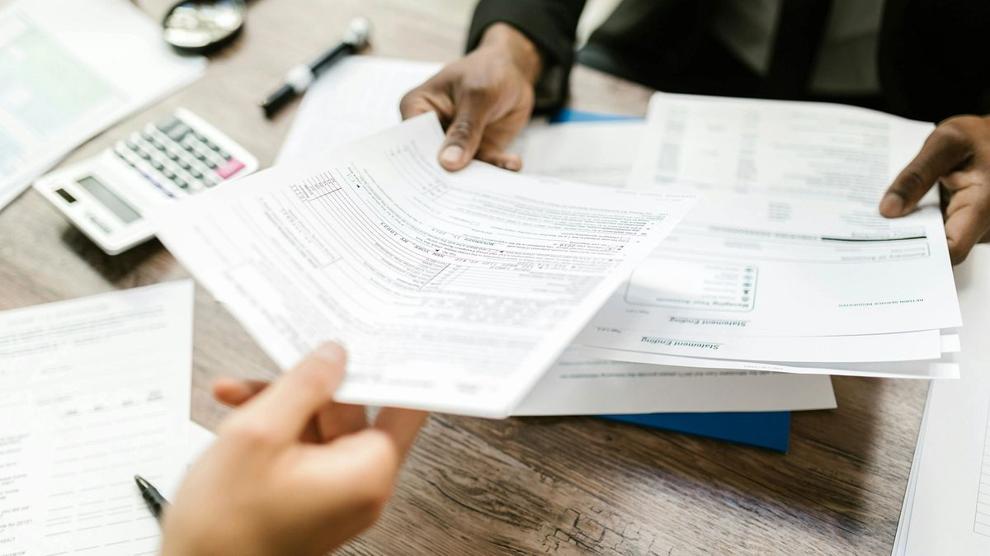 Abbott orders H-1B visa freeze in Texas, launches investigation | Texas ...