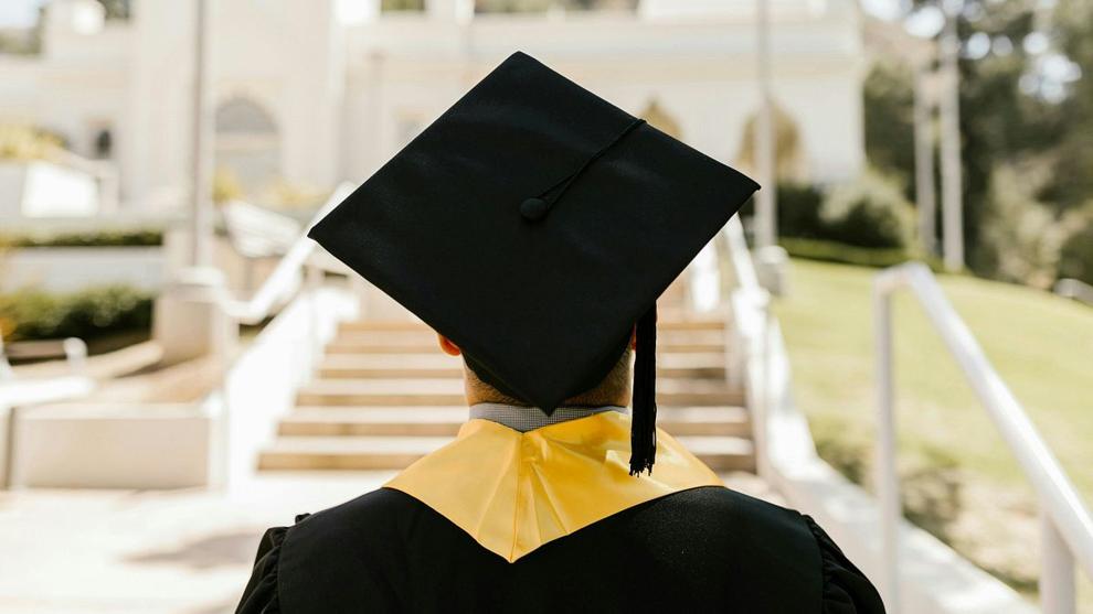 Report: First-generation college students graduate at lower rates ...