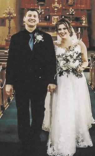 Minich Barnes exchange vows | Living | theclarionnews.com