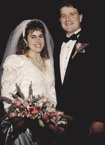 Bateses celebrate 25th anniversary | Living | theclarionnews.com