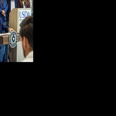 Governor Abbott, Secretary Rollins Update Texans On Screwworm Response ...