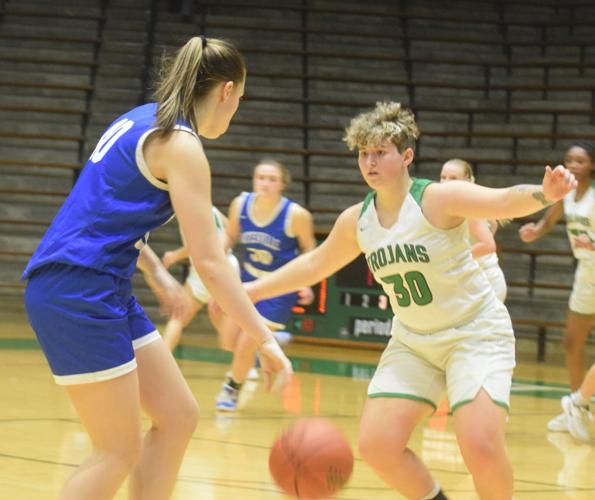 Trojan girls fall to Bulldogs in Fieldhouse | Sports | thecouriertimes.com