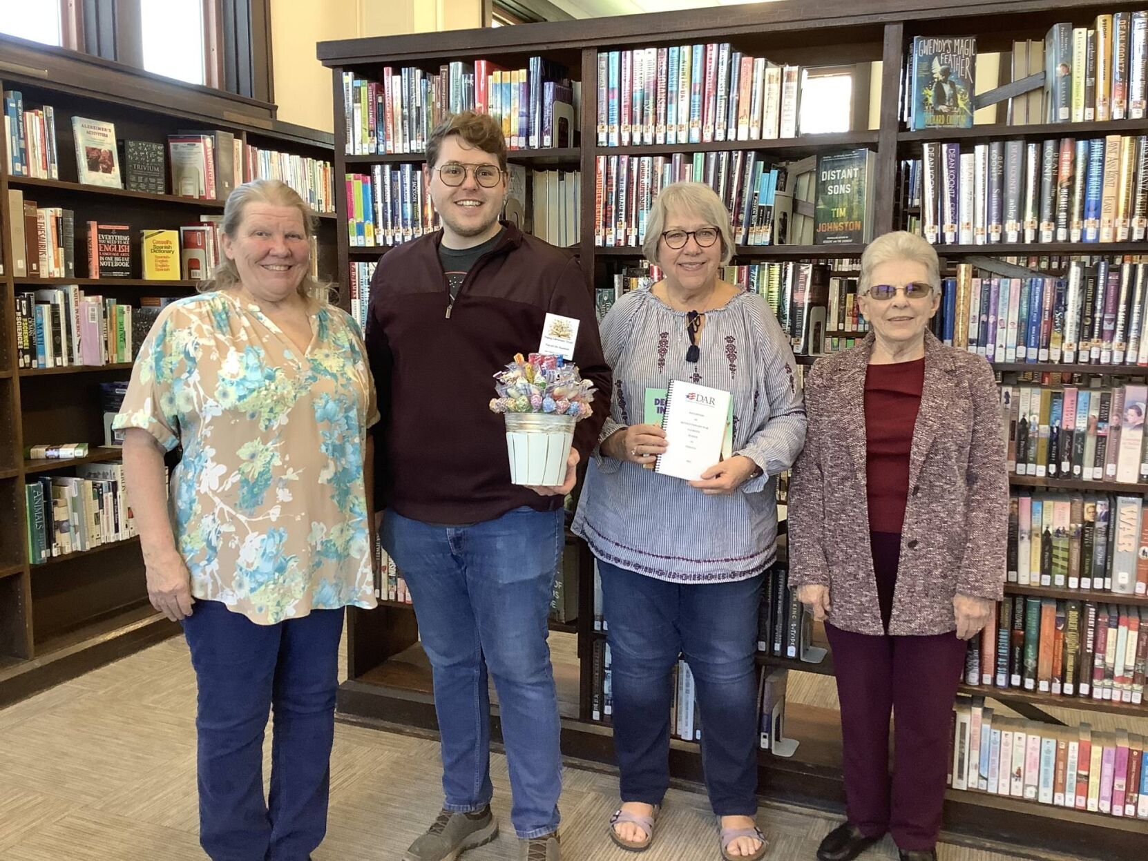 DAR shows appreciation to local librarians | News | thecouriertimes.com