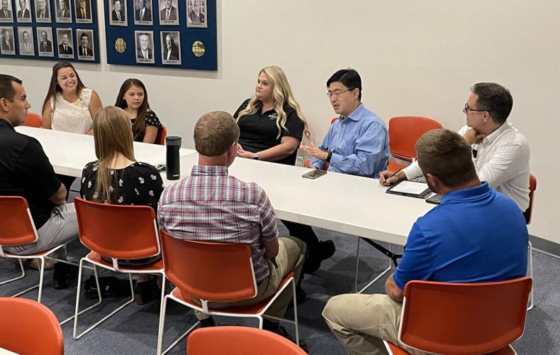 Purdue president visits with local Extension staff, 4-H members | News ...