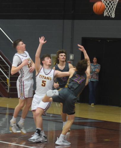 Big fourth quarter lifts Titans past Tigers | Sports | thecouriertimes.com