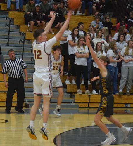 Big fourth quarter lifts Titans past Tigers | Sports | thecouriertimes.com