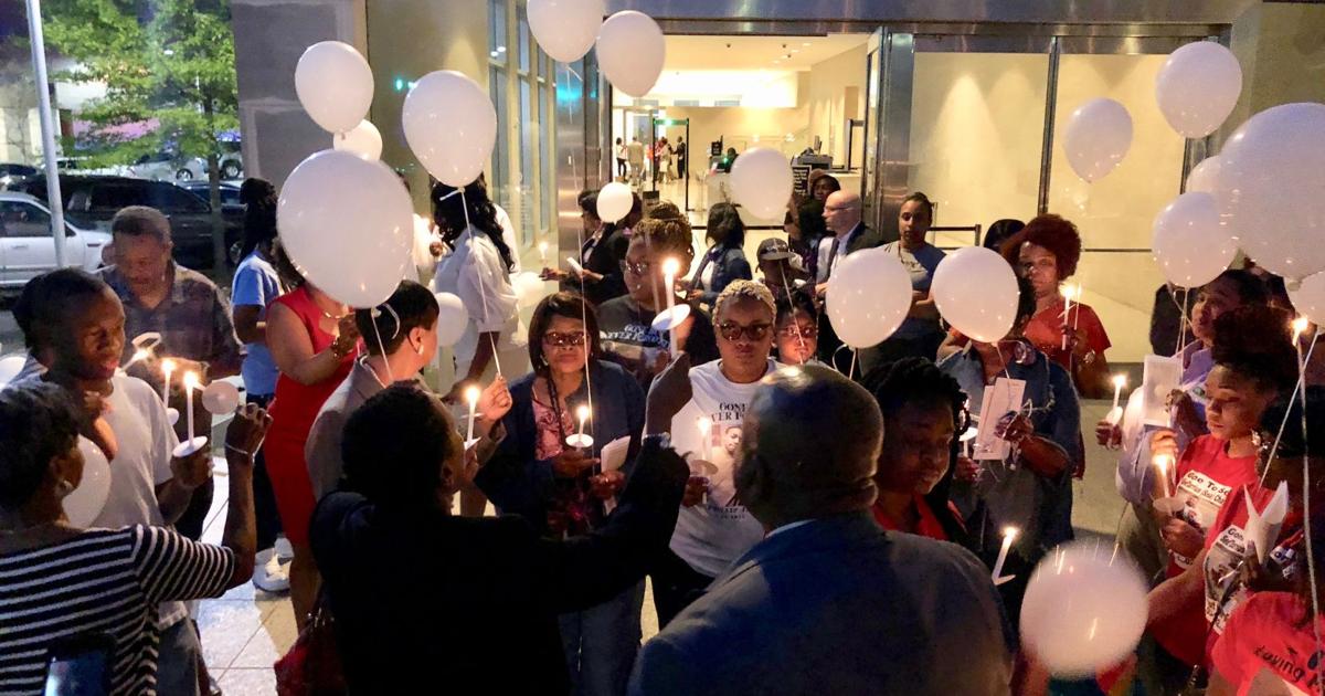Candlelight Vigil For Victims' of Violent Crimes Held At Jefferson ... Candlelight Vigil For Victims' of Violent Crimes Held At Jefferson ...
