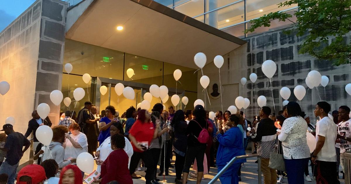 Candlelight Vigil For Victims' of Violent Crimes Held At Jefferson ... Candlelight Vigil For Victims' of Violent Crimes Held At Jefferson ...