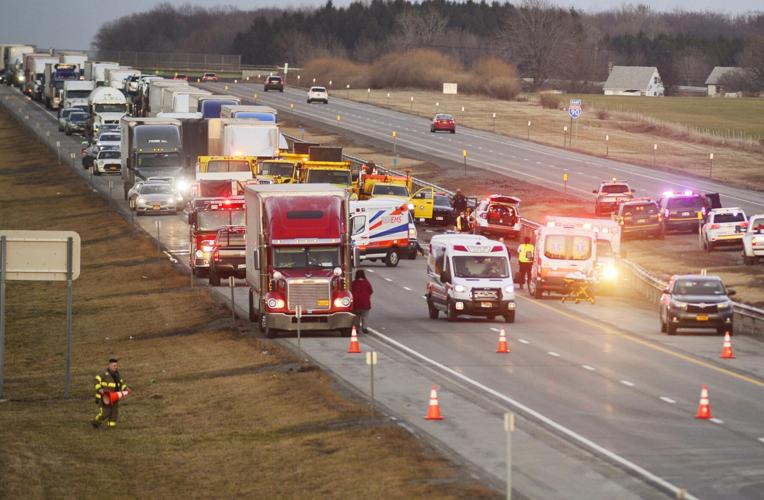 (UPDATE) PHOTOS/VIDEO: 3 seriously injured in Thursday evening Thruway ...