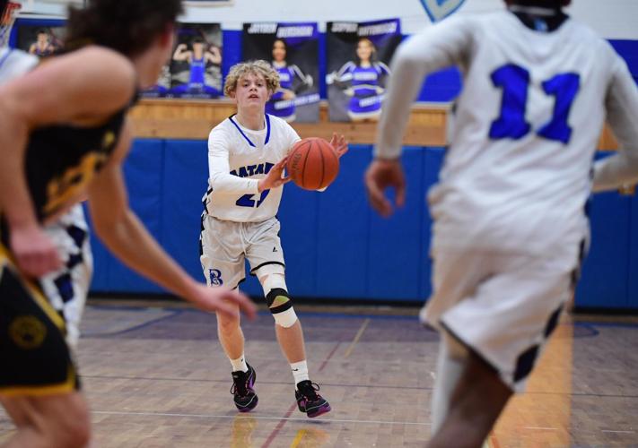 BOYS BASKETBALL: Batavia survives second half push from HF-L; Mount ...