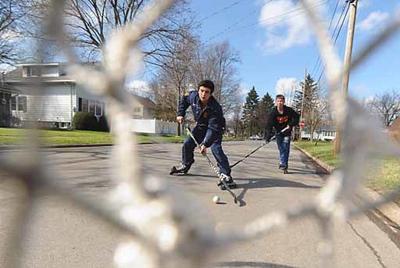 Photo: Street hockey | News | thedailynewsonline.com