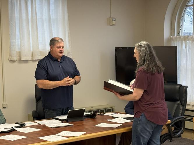 Voicing frustrations: Residents and board members speak at Le Roy ...