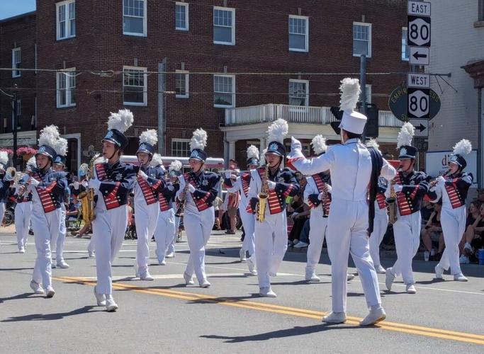 Medina Mustangs Marching Band celebrates end of school year ...