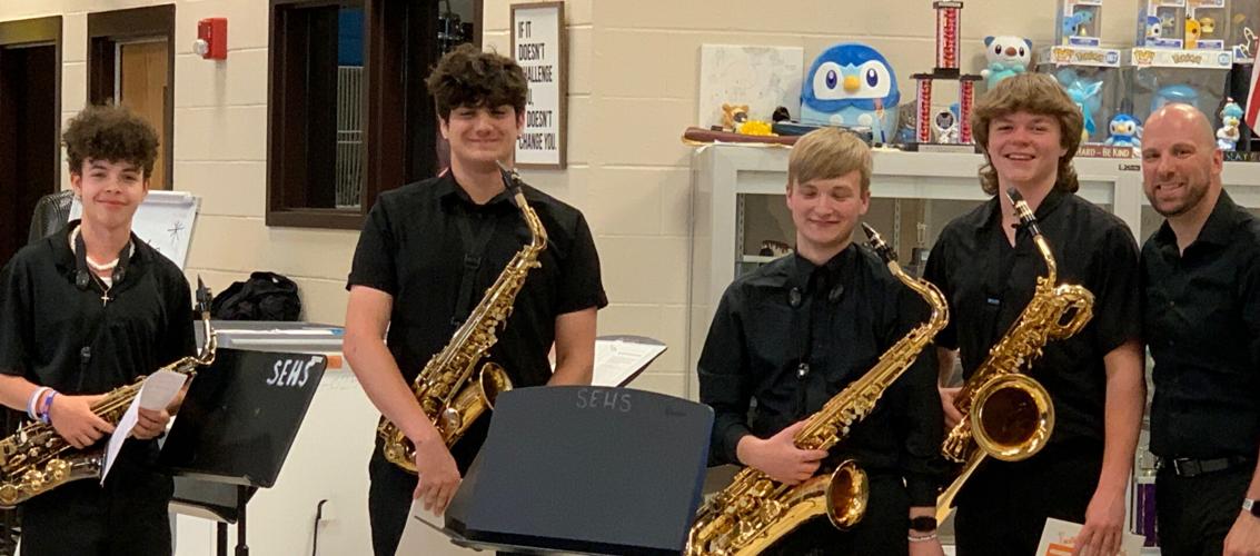 Medina Mustangs Marching Band celebrates end of school year ...