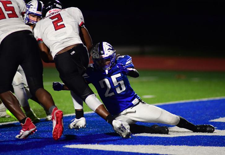 H.S. FOOTBALL: Batavia remains undefeated with victory over Vertus ...