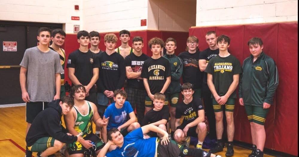 H.S. BOYS WRESTLING ROUNDUP: Alexander/Pembroke takes win, Perry ...