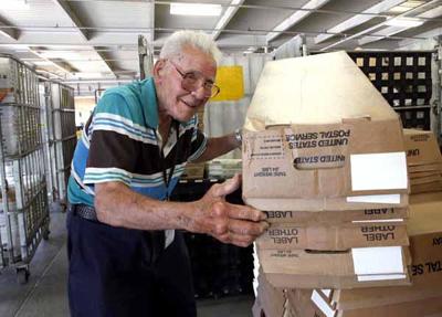 Retiring postal worker never had a sick day | News | thedailynewsonline.com