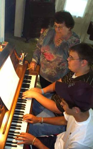 Piano teacher hits the right notes | News | thedailynewsonline.com