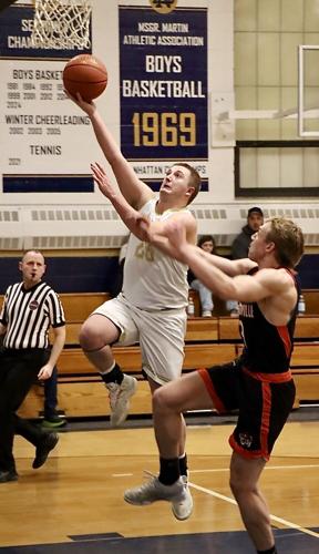 H.S. BOYS BASKETBALL ROUNDUP: Alley-oop dunk from Suro to McCulley ...