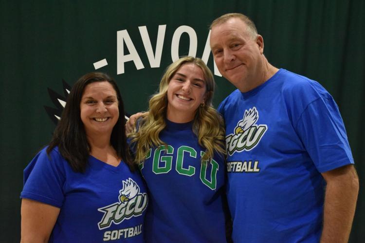 COLLEGE SOFTBALL: Avon's Crye signs to play softball at D1 Florida Gulf ...