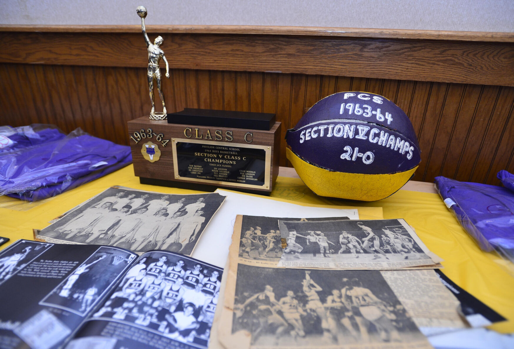 (WATCH) CELEBRATING PERFECTION: Pavilion basketball celebrates their 21 ...