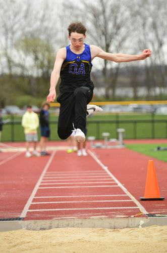 H.S. TRACK AND FIELD: Muntz, Luft, DelPriore lift O-A/E past ND ...