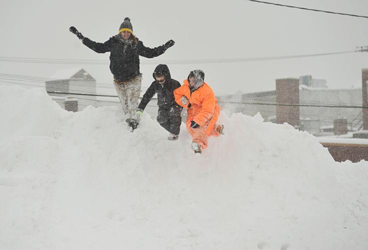 PHOTOS: Snow day in Batavia | Top Story | thedailynewsonline.com