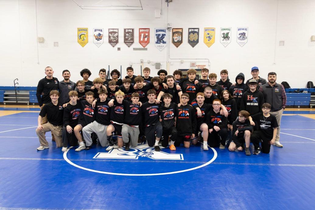 H.S. WRESTLING ROUNDUP: Holley/Kendall knocks off Perry; Cal-Mum rolls ...