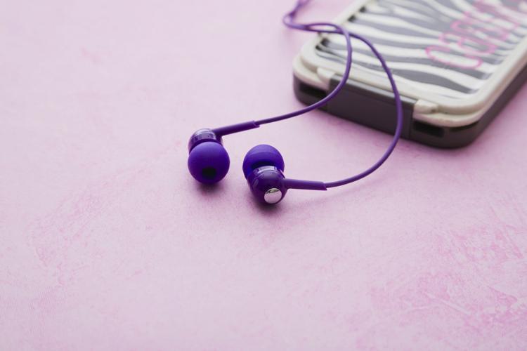 Are earbuds bad for your ears? What parents and adults should know ...